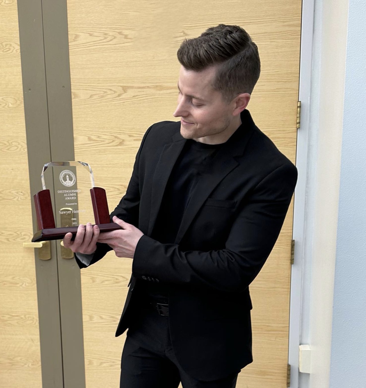 Meet Sawyer Hemsley - the "cookie-man" behind Crumbl - BinaryTides